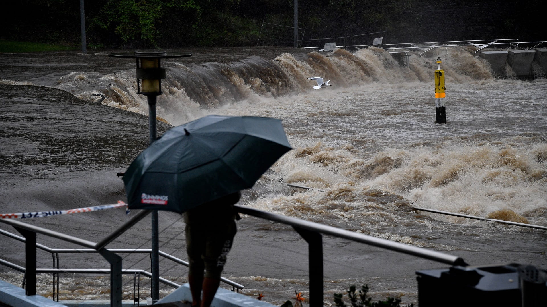 Heavy rain, flash flooding batter Australias east coast Heavy rain, flash flooding batter Australias east coast