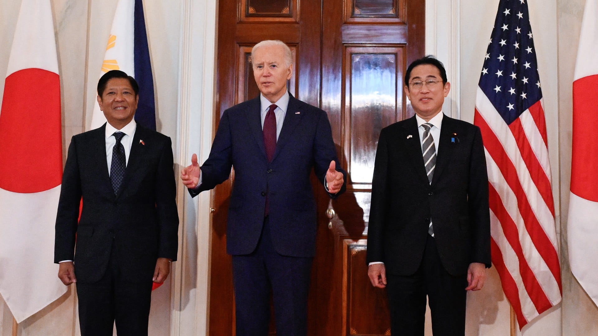 Us Ready To Defend Philippines From Any Attack In S China Sea