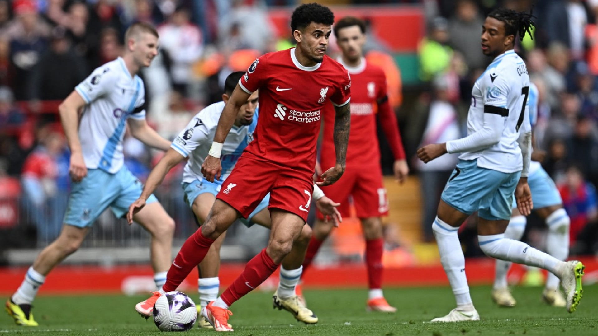 ليفربول يهدر نقاط ثمينة في صراع قمة الدوري الإنجليزي
