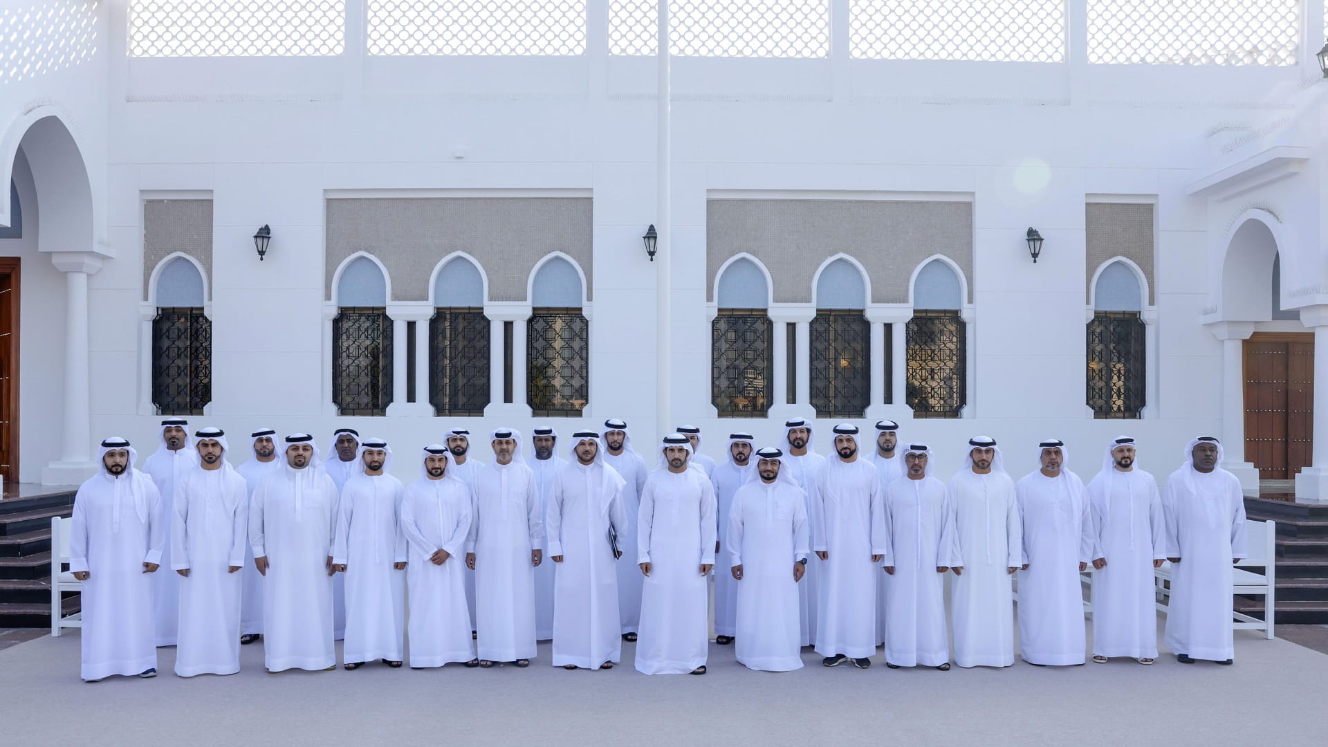 Hamdan bin Mohammed meets with heads of Dubai Government entities