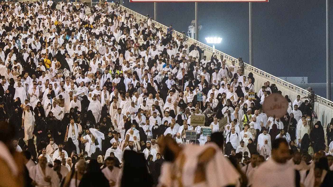 Mina receives pilgrims to throw Jamrat Al-Aqaba