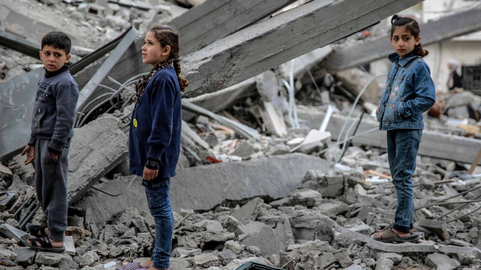 Gaza truce efforts revived as first sea aid unloaded