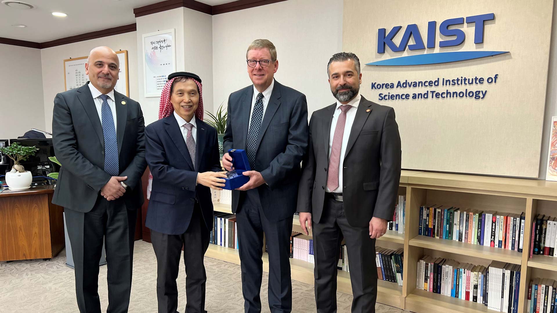 AUS strengthens global collaboration through agreement with KAIST