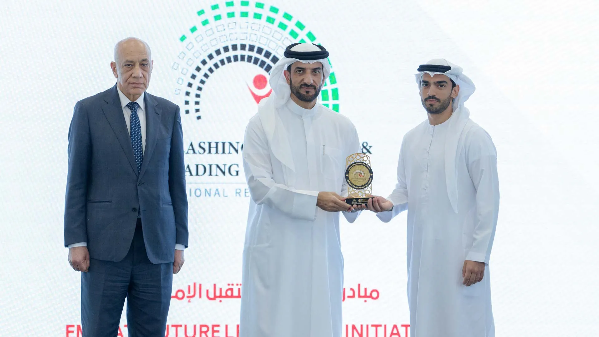 Sultan bin Ahmed attends Emirati Future Leaders graduation at UOS