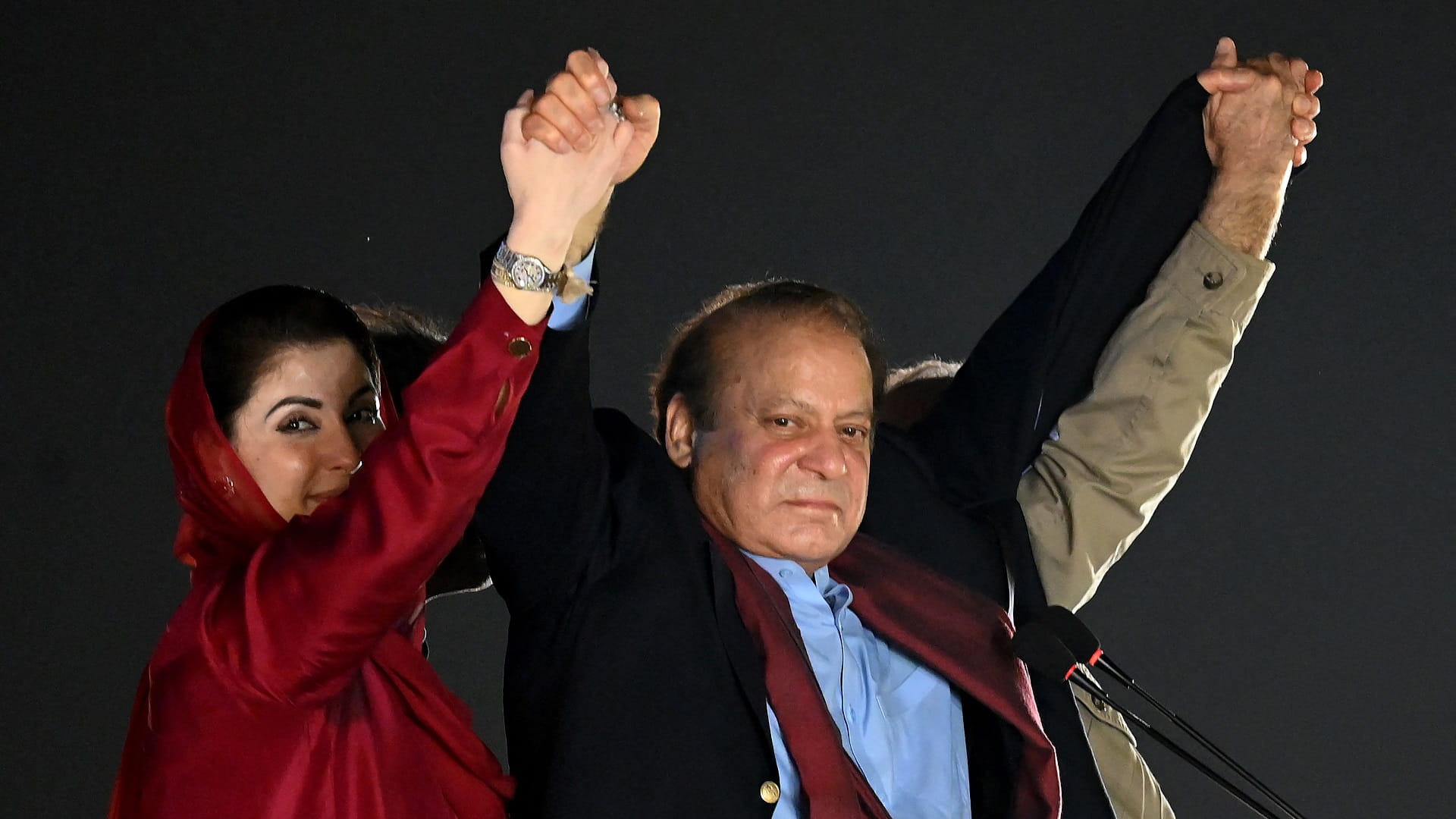 نواز شريف يعود إلى باكستان ويطلق حملة لاستئناف نشاطه السياسي