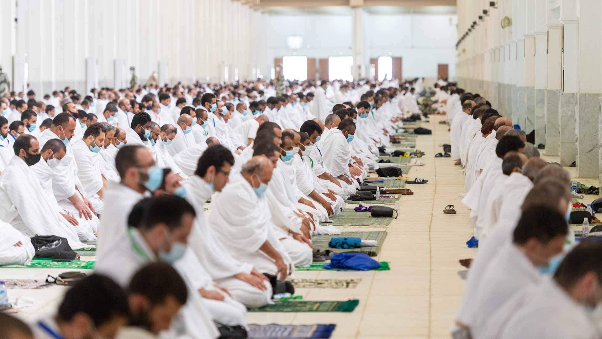 Pilgrims perform Dhuhr and Asr prayers at Arafat holy site Pilgrims perform Dhuhr and Asr prayers at Arafat holy site
